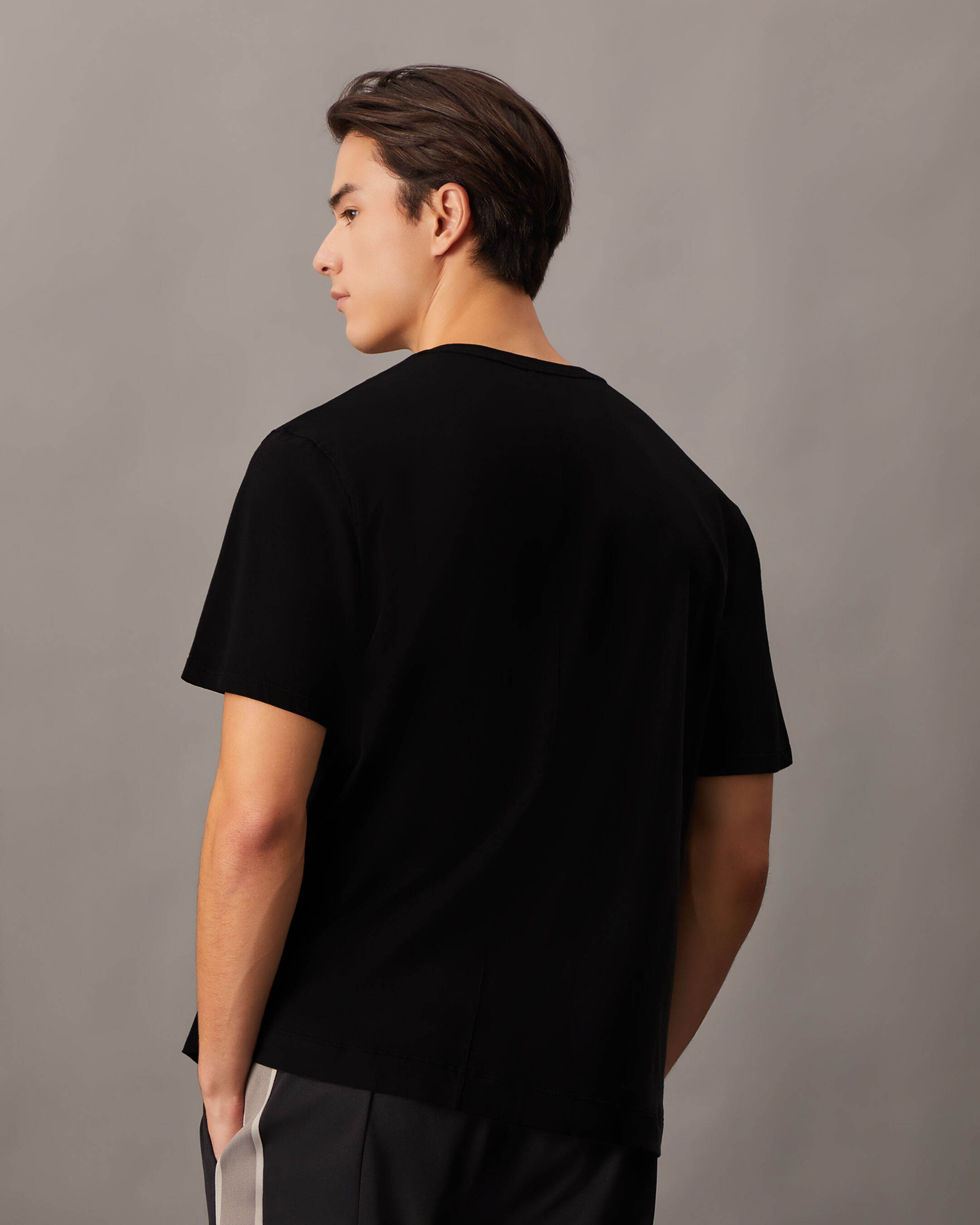 Sport Icon Moisture Wicking Tee | black | Calvin Klein Taiwan Sport Icon Moisture Wicking Tee | black | Calvin Klein Taiwan
