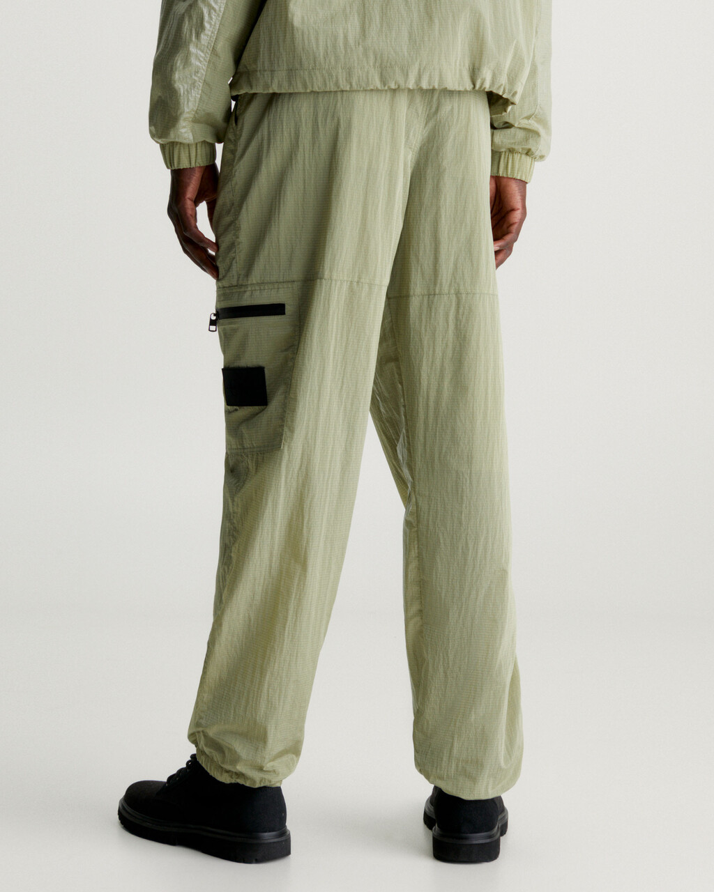 Relaxed Nylon Cargo Pants | green | Calvin Klein Taiwan